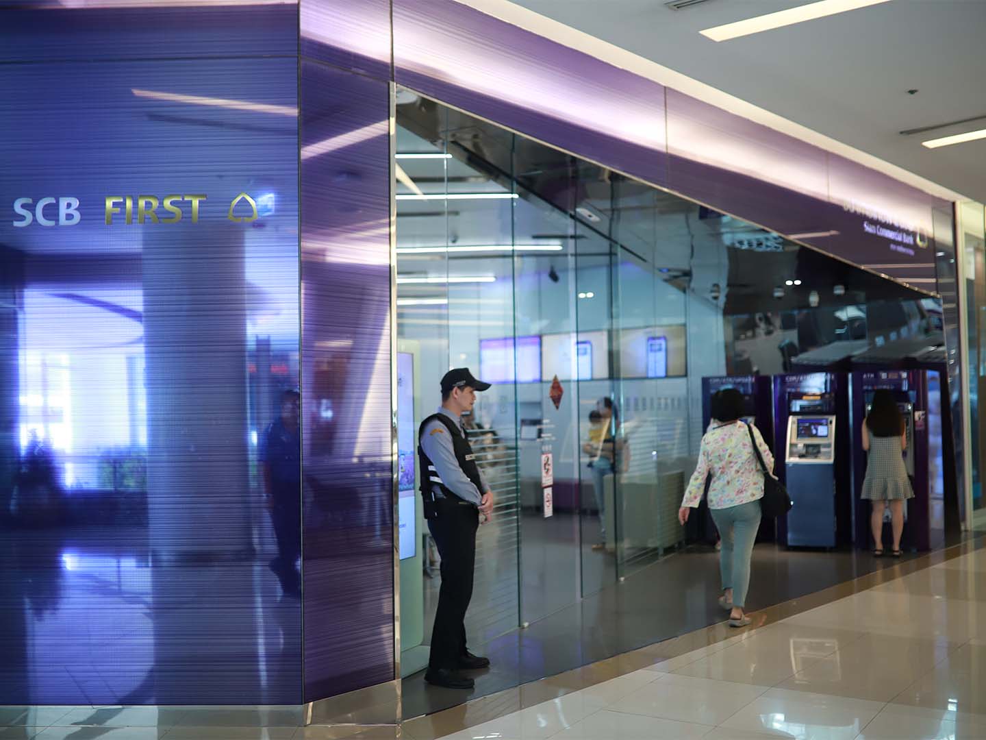 Easy Banking Services with the 12 Banks at Siam Paragon.